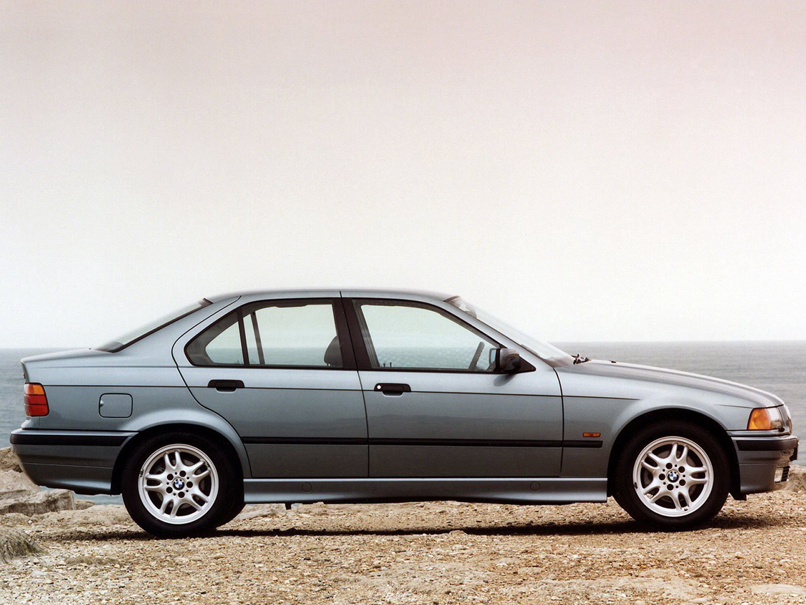 BMW 3 Series E36 Sedan (1990-2000) | Specifications, Reviews, Price ...
