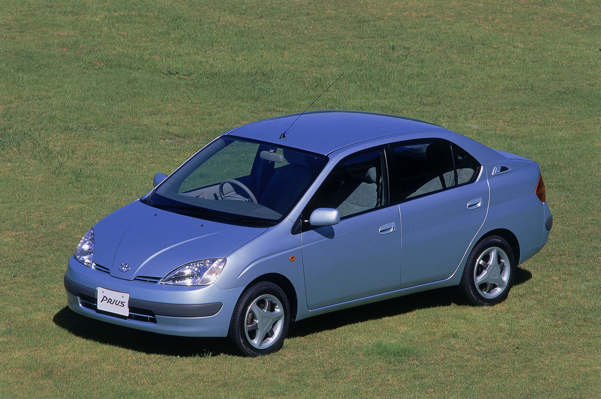 Toyota Prius XW10 (NHW11) Sedan (2000-2003) | Specifications, Reviews ...
