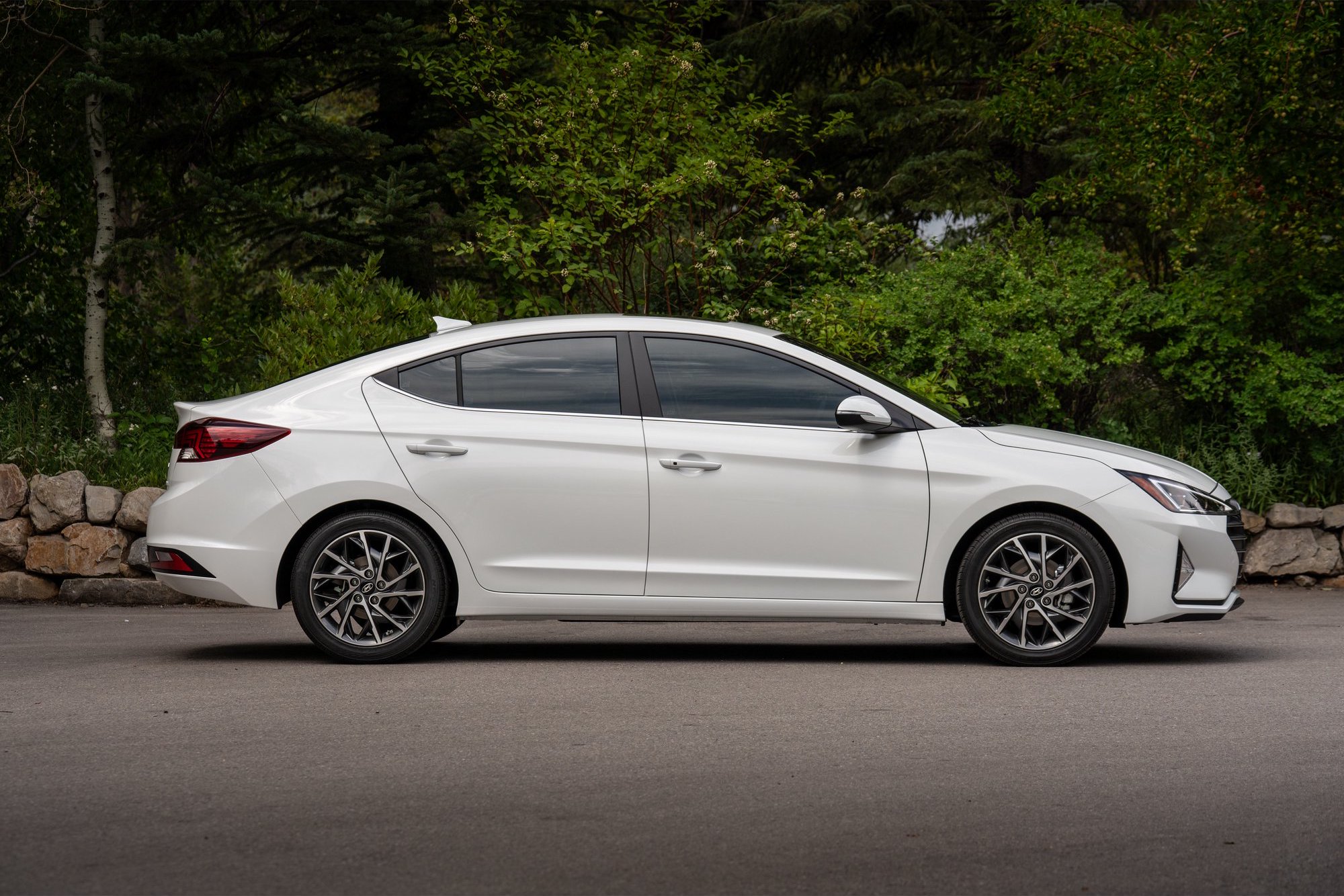 Hyundai Elantra 6 (AD) facelift Sedan (2018-2020) | Specifications ...