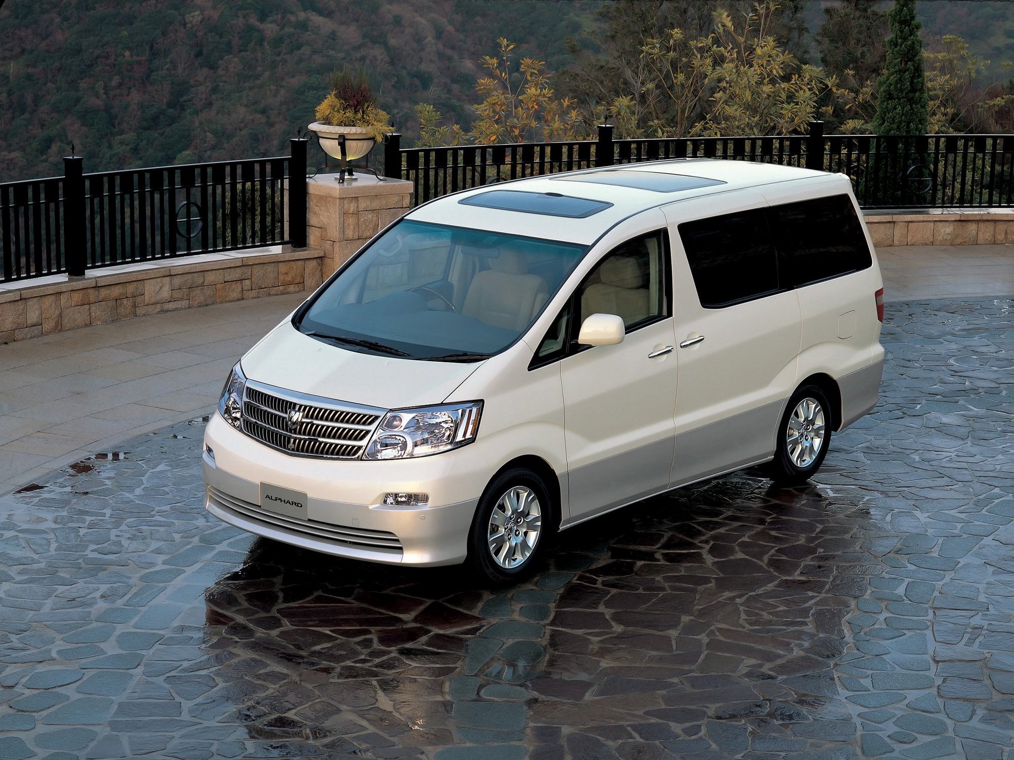 Toyota Alphard Minivan (2002-2008) | Specifications, Reviews, Price ...
